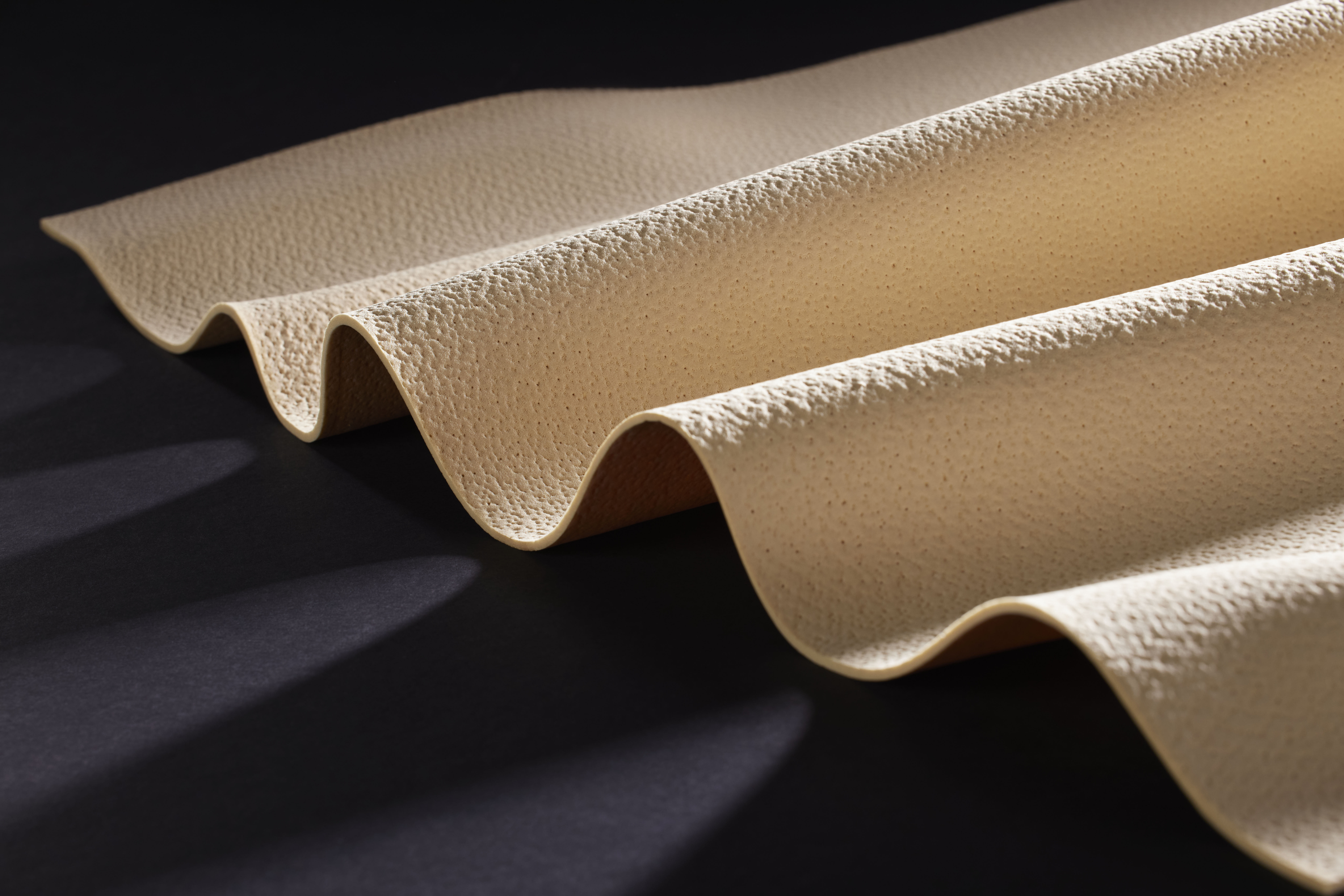 宇宙服素材エアロゲルを独自加工 弱点克服した「薄くて暖かい」断熱材 Solarcore（TECHBLITZ）｜dメニューニュース（NTTドコモ）